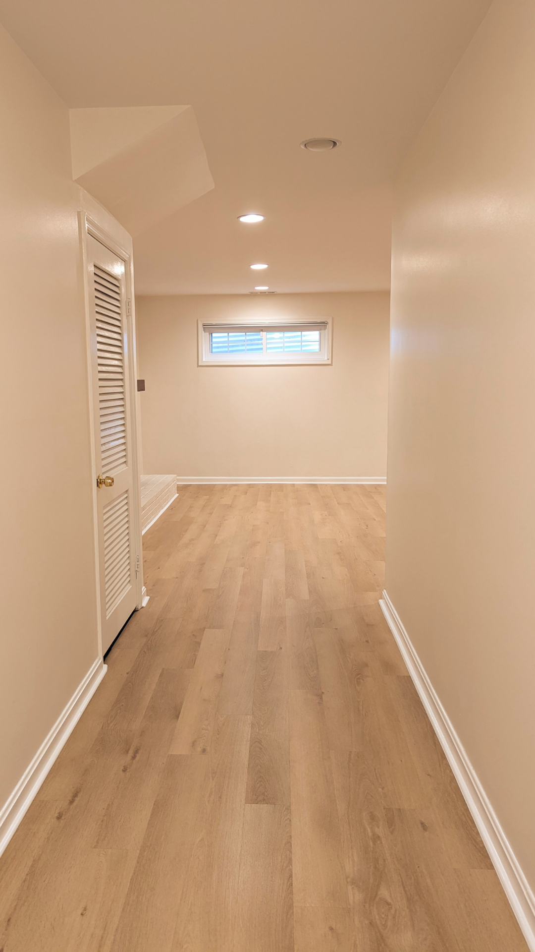 How to Install Luxury Vinyl Plank (LVP) Flooring featuring Flooret ...