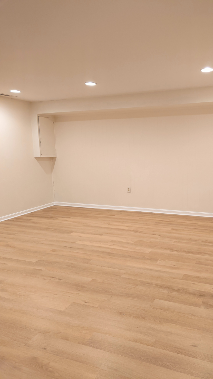 How to Install Luxury Vinyl Plank (LVP) Flooring featuring Flooret ...